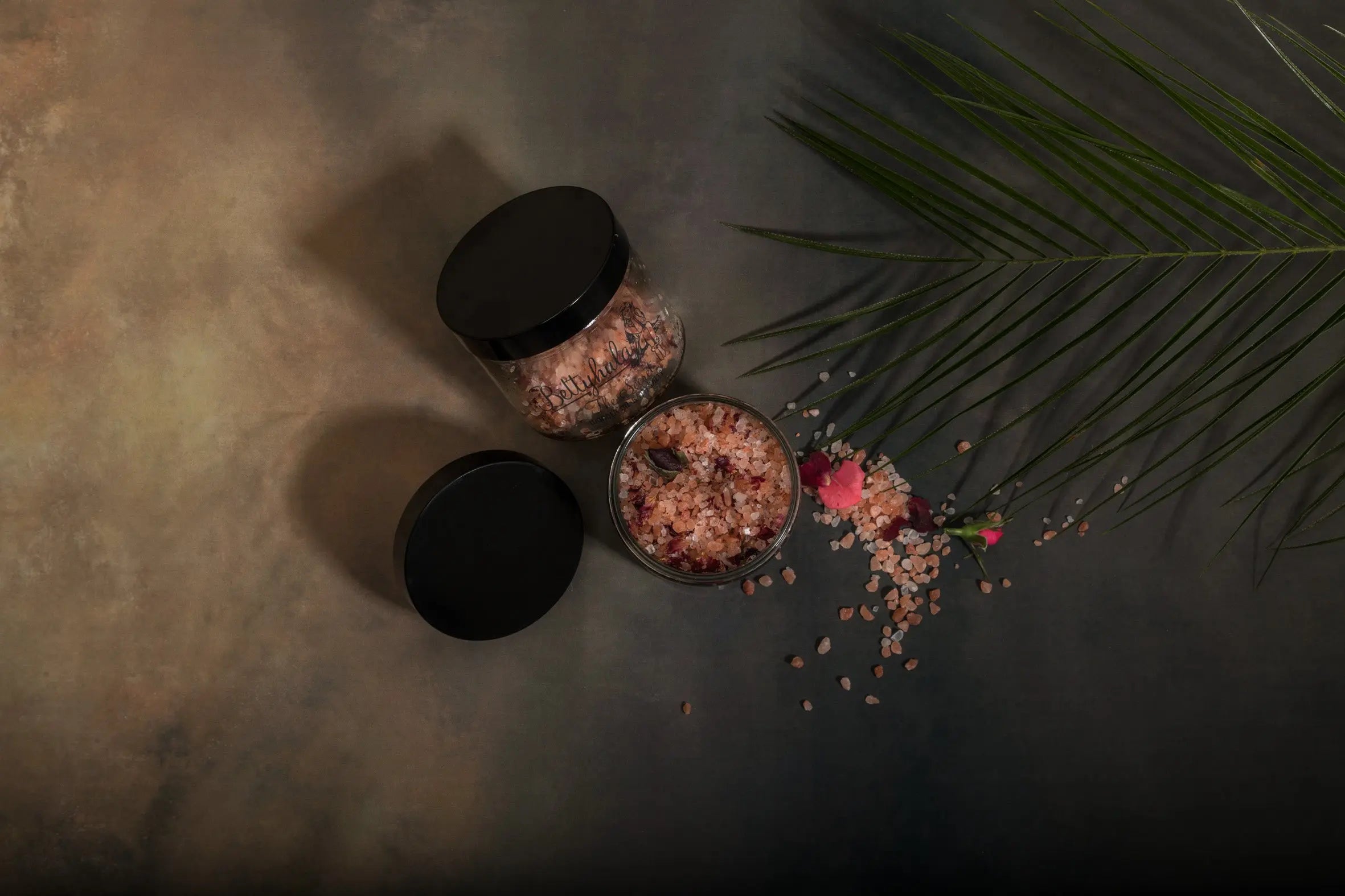 Face and body oil. Secret Wonder Oil is 100% natural. Bettyhula